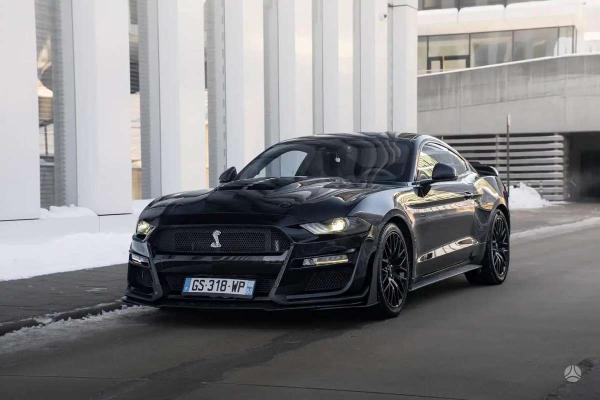 Black Ford Mustang 2018 in Vilnius, with an engine capacity of 4.95 L and mileage of 92 thousand km for 29999 €, photo 2 on AUTOMOTO.COM.LV
