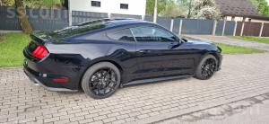 Melns Ford Mustang 2018 Rīga, ar dzinēja tilpumu 2.30 L un nobraukumu 133 tūkst. km par 20500 €, foto  vietnē AUTOMOTO.COM.LV