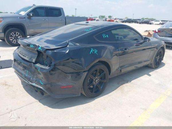 Black Ford Mustang 2018 in Klaipeda, with an engine capacity of 4.95 L and mileage of 179 thousand km for 8000 €, photo 4 on AUTOMOTO.COM.LV