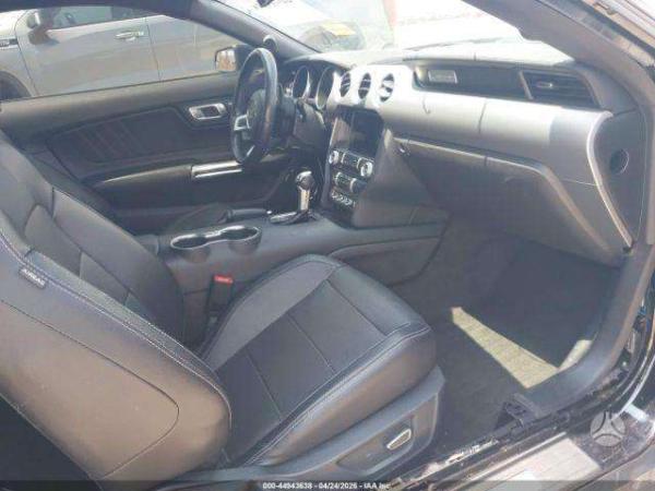 Black Ford Mustang 2018 in Klaipeda, with an engine capacity of 4.95 L and mileage of 179 thousand km for 8000 €, photo 5 on AUTOMOTO.COM.LV