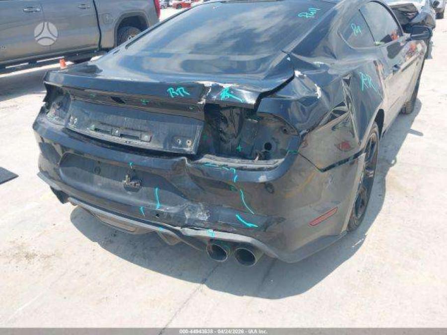 Black Ford Mustang 2018 in Klaipeda, with an engine capacity of 4.95 L and mileage of 179 thousand km for 8000 €, photo 7 on AUTOMOTO.COM.LV