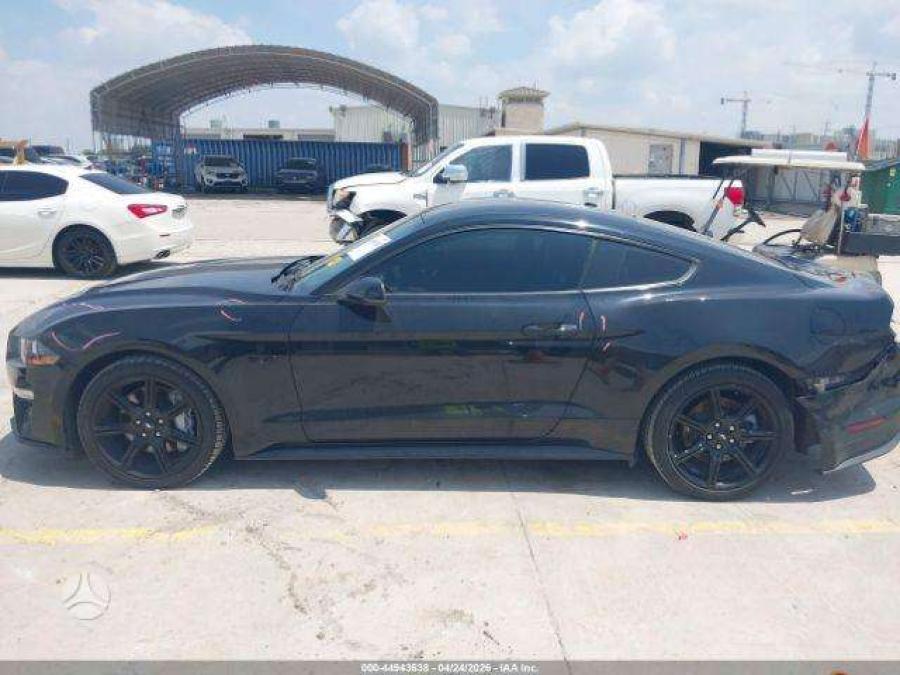 Black Ford Mustang 2018 in Klaipeda, with an engine capacity of 4.95 L and mileage of 179 thousand km for 8000 €, photo 16 on AUTOMOTO.COM.LV