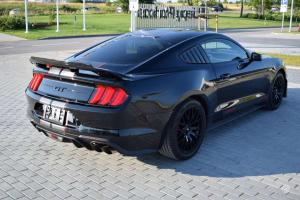 Black Ford Mustang 2018 in Klaipeda, with an engine capacity of 4.95 L and mileage of 83 thousand km for 27900 €, photo 5 on AUTOMOTO.COM.LV