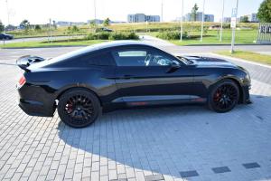 Black Ford Mustang 2018 in Klaipeda, with an engine capacity of 4.95 L and mileage of 83 thousand km for 27900 €, photo 6 on AUTOMOTO.COM.LV