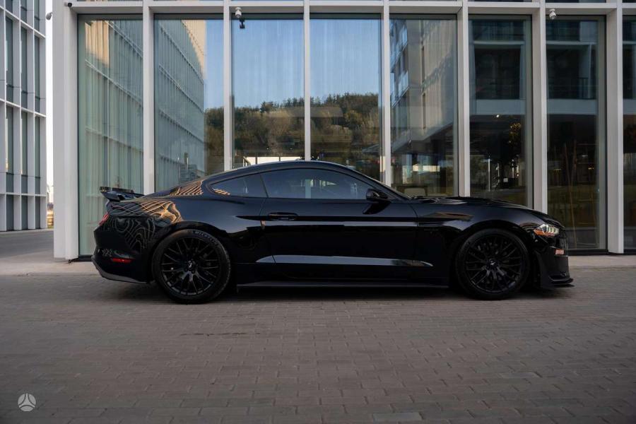 Melns Ford Mustang 2019 Viļņa, ar dzinēja tilpumu 4.95 L un nobraukumu 87 tūkst. km par 29999 €, foto 9 vietnē AUTOMOTO.COM.LV