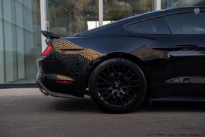 Melns Ford Mustang 2019 Viļņa, ar dzinēja tilpumu 4.95 L un nobraukumu 87 tūkst. km par 29999 €, foto 13 vietnē AUTOMOTO.COM.LV