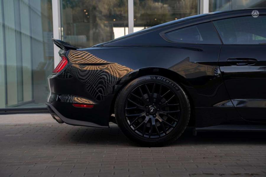 Melns Ford Mustang 2019 Viļņa, ar dzinēja tilpumu 4.95 L un nobraukumu 87 tūkst. km par 29999 €, foto 13 vietnē AUTOMOTO.COM.LV