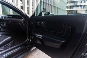 Melns Ford Mustang 2019 Viļņa, ar dzinēja tilpumu 4.95 L un nobraukumu 87 tūkst. km par 29999 €, foto 14 vietnē AUTOMOTO.COM.LV
