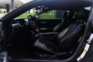 Melns Ford Mustang 2019 Viļņa, ar dzinēja tilpumu 4.95 L un nobraukumu 87 tūkst. km par 29999 €, foto 17 vietnē AUTOMOTO.COM.LV