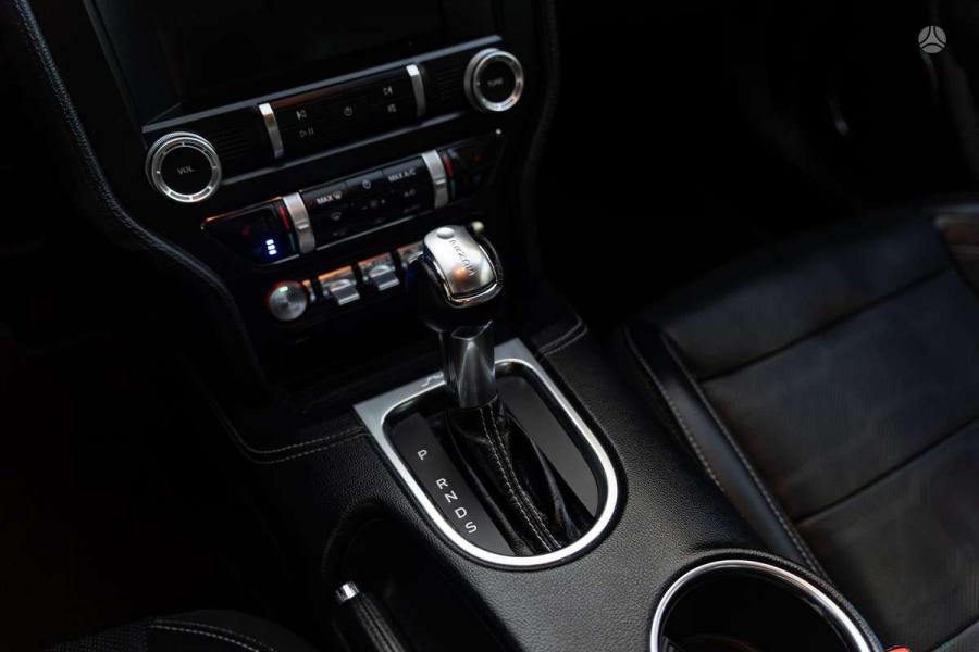 Melns Ford Mustang 2019 Viļņa, ar dzinēja tilpumu 4.95 L un nobraukumu 87 tūkst. km par 29999 €, foto 18 vietnē AUTOMOTO.COM.LV