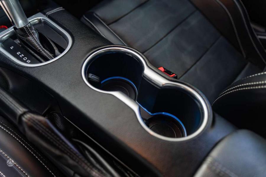 Melns Ford Mustang 2019 Viļņa, ar dzinēja tilpumu 4.95 L un nobraukumu 87 tūkst. km par 29999 €, foto 19 vietnē AUTOMOTO.COM.LV