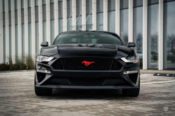 Black Ford Mustang 2019 in Vilnius, with an engine capacity of 4.99 L and mileage of 55 thousand km for 35090 €, photo 1 on AUTOMOTO.COM.LV