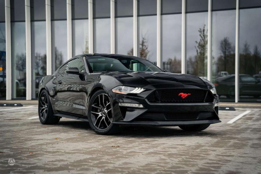 Black Ford Mustang 2019 in Vilnius, with an engine capacity of 4.99 L and mileage of 55 thousand km for 35090 €, photo 3 on AUTOMOTO.COM.LV