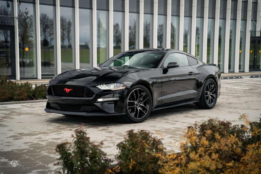 Black Ford Mustang 2019 in Vilnius, with an engine capacity of 4.99 L and mileage of 55 thousand km for 35090 €, photo 7 on AUTOMOTO.COM.LV