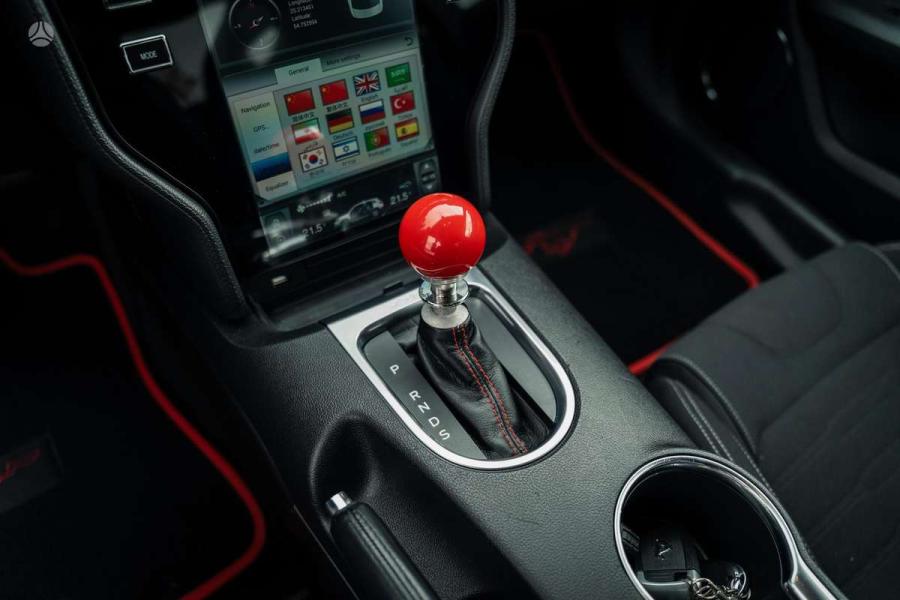 Black Ford Mustang 2019 in Vilnius, with an engine capacity of 4.99 L and mileage of 55 thousand km for 35090 €, photo 14 on AUTOMOTO.COM.LV