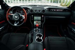 Black Ford Mustang 2019 in Vilnius, with an engine capacity of 4.99 L and mileage of 55 thousand km for 35090 €, photo 15 on AUTOMOTO.COM.LV