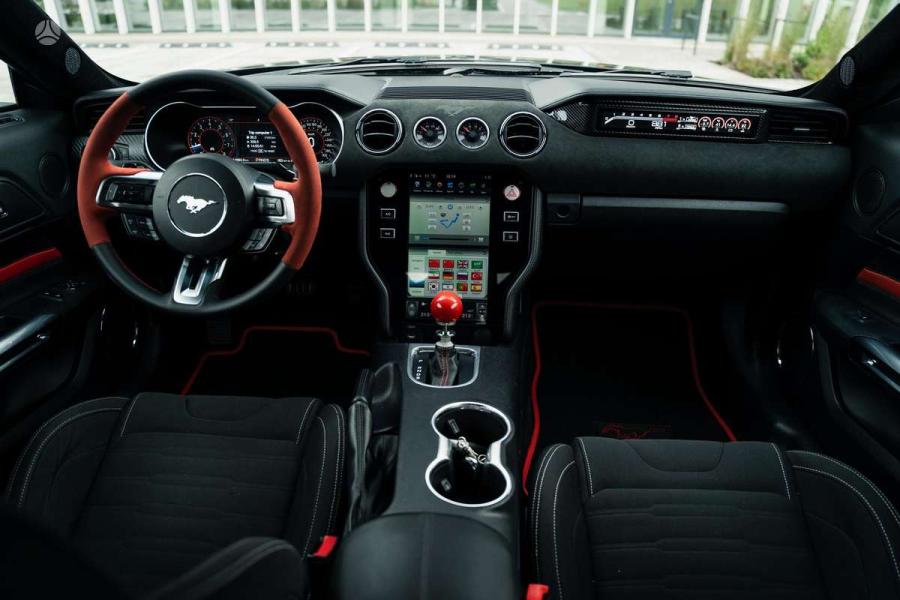 Black Ford Mustang 2019 in Vilnius, with an engine capacity of 4.99 L and mileage of 55 thousand km for 35090 €, photo 15 on AUTOMOTO.COM.LV