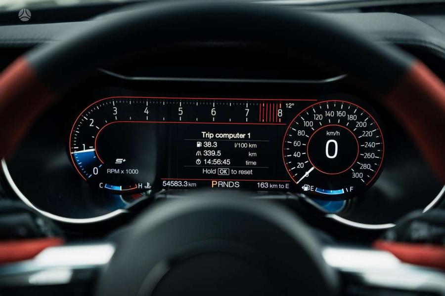 Black Ford Mustang 2019 in Vilnius, with an engine capacity of 4.99 L and mileage of 55 thousand km for 35090 €, photo 17 on AUTOMOTO.COM.LV