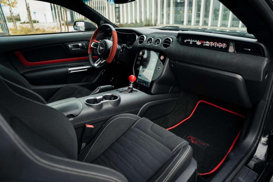 Black Ford Mustang 2019 in Vilnius, with an engine capacity of 4.99 L and mileage of 55 thousand km for 35090 €, photo 19 on AUTOMOTO.COM.LV