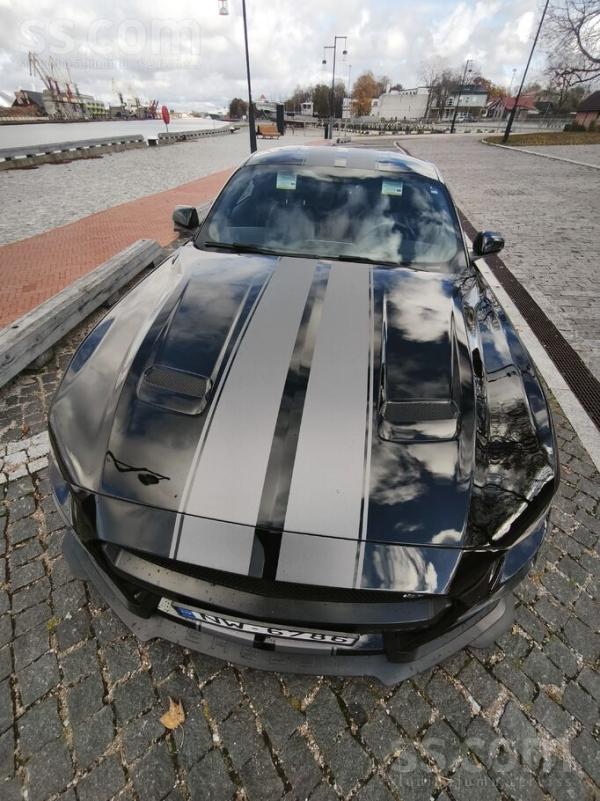 Black Ford Mustang 2020 in Saldus, with an engine capacity of 2.30 L and mileage of 178 thousand km for 24500 €, photo 8 on AUTOMOTO.COM.LV