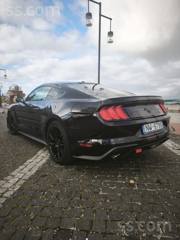 Black Ford Mustang 2020 in Saldus, with an engine capacity of 2.30 L and mileage of 178 thousand km for 24500 €, photo 9 on AUTOMOTO.COM.LV