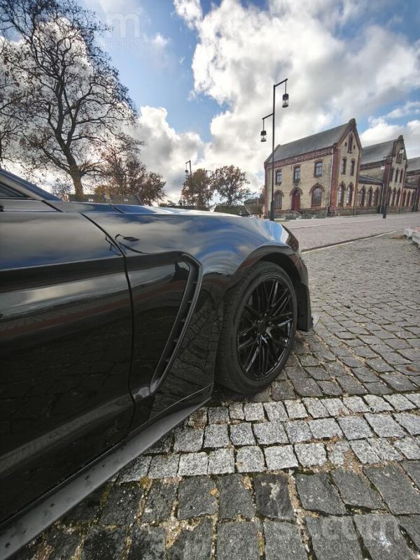 Black Ford Mustang 2020 in Saldus, with an engine capacity of 2.30 L and mileage of 178 thousand km for 24500 €, photo 10 on AUTOMOTO.COM.LV