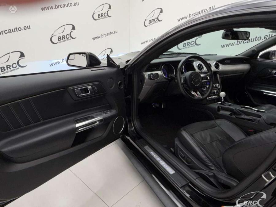 Black Ford Mustang 2020 in Vilnius, with an engine capacity of 4.95 L and mileage of 146 thousand km for 23900 €, photo 17 on AUTOMOTO.COM.LV