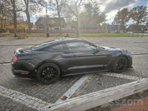 Melns Ford Mustang 2020 Saldus, ar dzinēja tilpumu 2.30 L un nobraukumu 180 tūkst. km par 23500 €, foto 4 vietnē AUTOMOTO.COM.LV