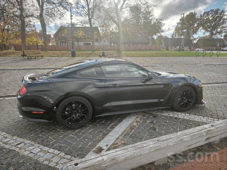 Melns Ford Mustang 2020 Saldus, ar dzinēja tilpumu 2.30 L un nobraukumu 180 tūkst. km par 23500 €, foto 4 vietnē AUTOMOTO.COM.LV