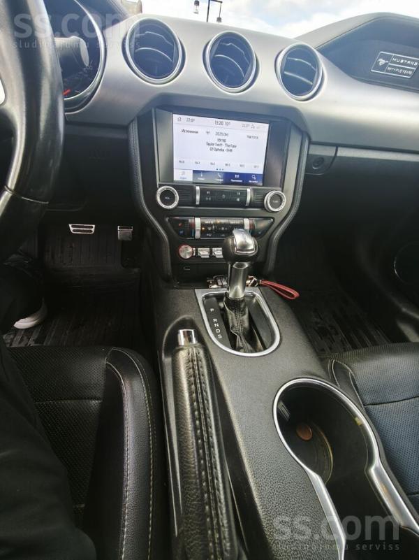 Black Ford Mustang 2020 in Saldus, with an engine capacity of 2.30 L and mileage of 180 thousand km for 23500 €, photo 4 on AUTOMOTO.COM.LV