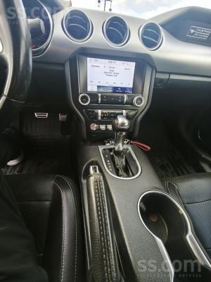 Melns Ford Mustang 2020 Saldus, ar dzinēja tilpumu 2.30 L un nobraukumu 180 tūkst. km par 23500 €, foto 5 vietnē AUTOMOTO.COM.LV