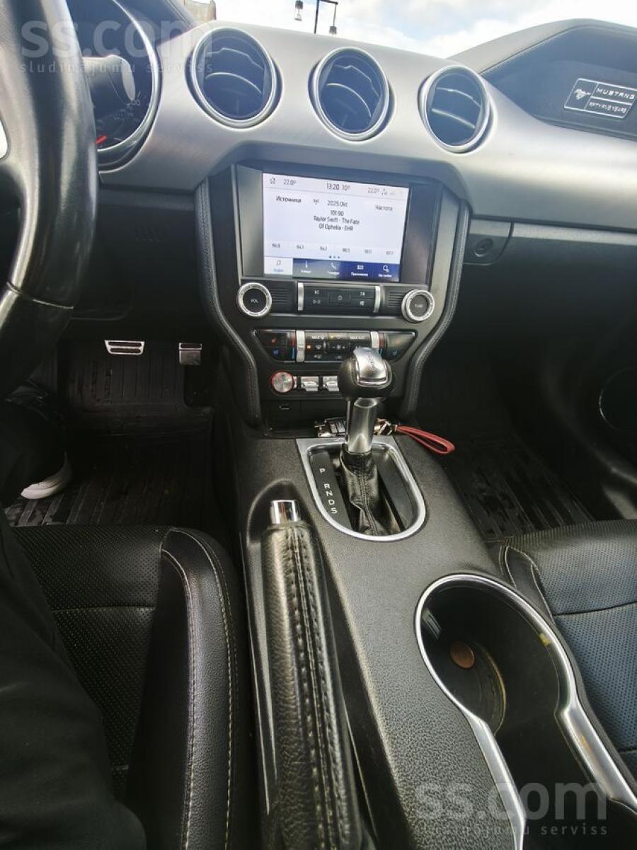 Melns Ford Mustang 2020 Saldus, ar dzinēja tilpumu 2.30 L un nobraukumu 180 tūkst. km par 23500 €, foto 5 vietnē AUTOMOTO.COM.LV