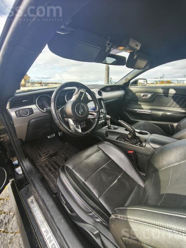 Black Ford Mustang 2020 in Saldus, with an engine capacity of 2.30 L and mileage of 180 thousand km for 23500 €, photo 7 on AUTOMOTO.COM.LV