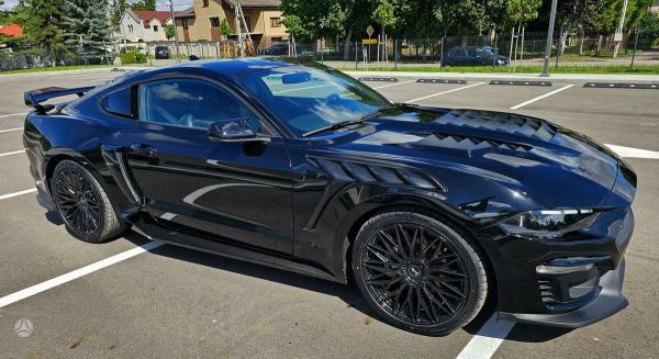 Black Ford Mustang 2020 in Siauliai, with an engine capacity of 2.30 L and mileage of 39 thousand km for 23500 €, photo 1 on AUTOMOTO.COM.LV