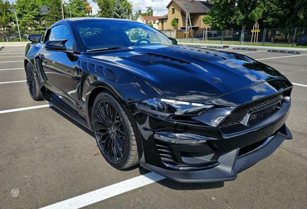 Black Ford Mustang 2020 in Siauliai, with an engine capacity of 2.30 L and mileage of 39 thousand km for 23500 €, photo 9 on AUTOMOTO.COM.LV