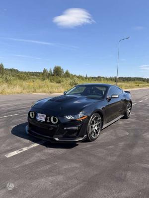 Black Ford Mustang 2020 in Vilnius, with an engine capacity of 2.25 L and mileage of 126 thousand km for 21500 €, photo 3 on AUTOMOTO.COM.LV