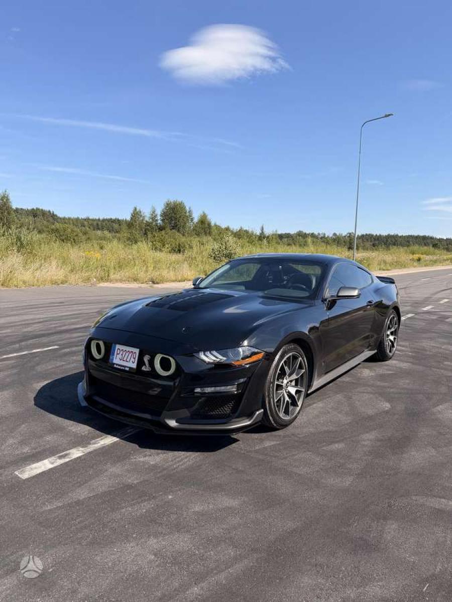 Black Ford Mustang 2020 in Vilnius, with an engine capacity of 2.25 L and mileage of 126 thousand km for 21500 €, photo 3 on AUTOMOTO.COM.LV