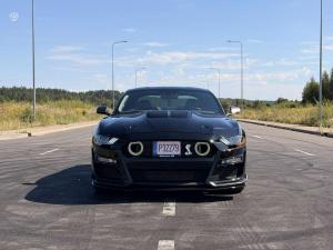 Black Ford Mustang 2020 in Vilnius, with an engine capacity of 2.25 L and mileage of 126 thousand km for 21500 €, photo 4 on AUTOMOTO.COM.LV