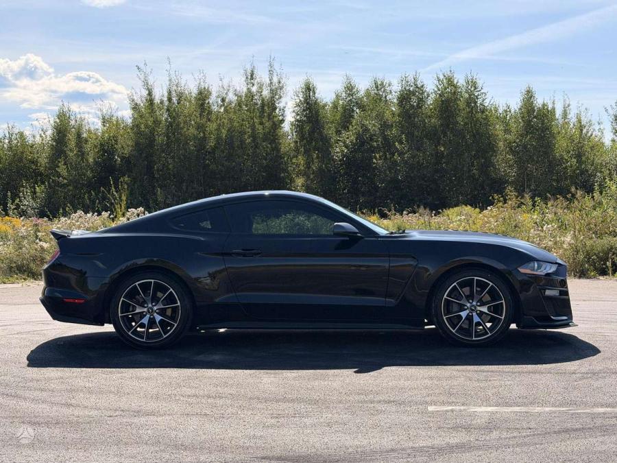 Black Ford Mustang 2020 in Vilnius, with an engine capacity of 2.25 L and mileage of 126 thousand km for 21500 €, photo 8 on AUTOMOTO.COM.LV