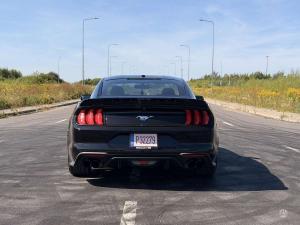 Black Ford Mustang 2020 in Vilnius, with an engine capacity of 2.25 L and mileage of 126 thousand km for 21500 €, photo 10 on AUTOMOTO.COM.LV
