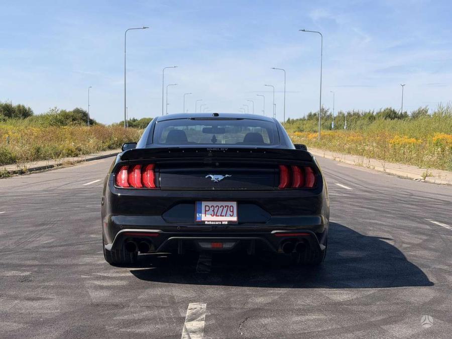 Black Ford Mustang 2020 in Vilnius, with an engine capacity of 2.25 L and mileage of 126 thousand km for 21500 €, photo 10 on AUTOMOTO.COM.LV