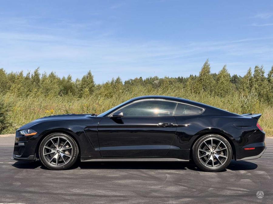 Black Ford Mustang 2020 in Vilnius, with an engine capacity of 2.25 L and mileage of 126 thousand km for 21500 €, photo 13 on AUTOMOTO.COM.LV