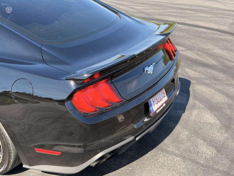 Black Ford Mustang 2020 in Vilnius, with an engine capacity of 2.25 L and mileage of 126 thousand km for 21500 €, photo 14 on AUTOMOTO.COM.LV