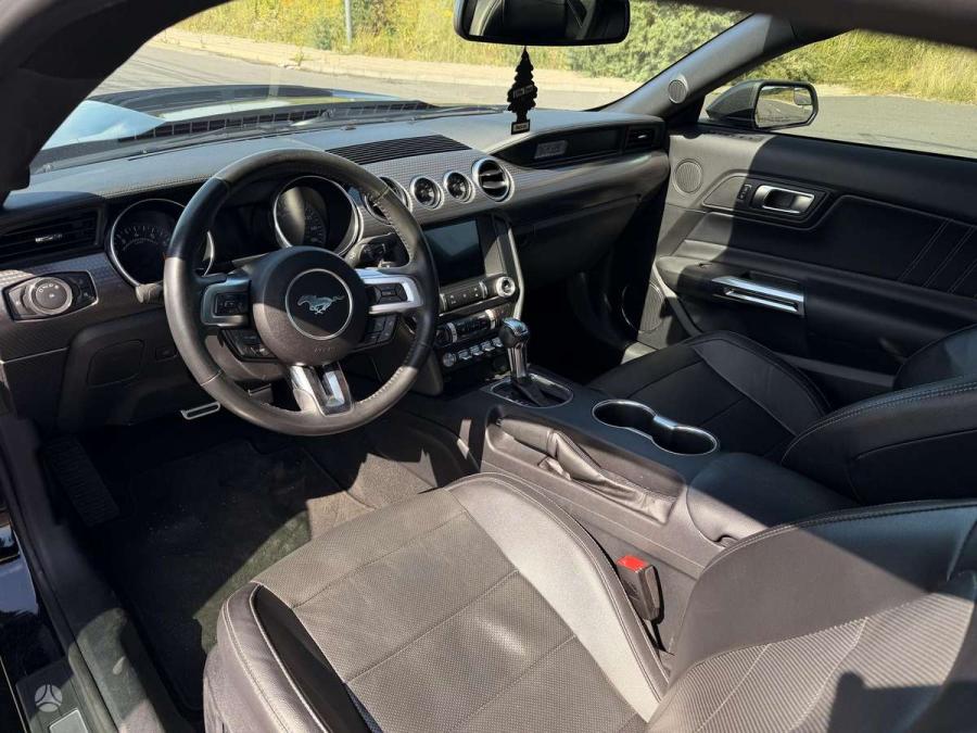 Black Ford Mustang 2020 in Vilnius, with an engine capacity of 2.25 L and mileage of 126 thousand km for 21500 €, photo 18 on AUTOMOTO.COM.LV