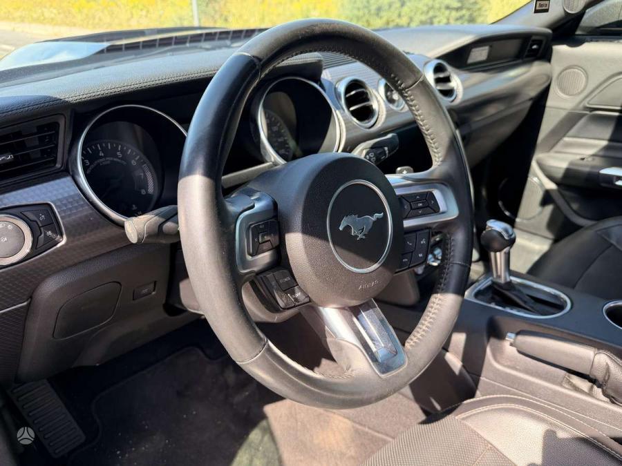 Black Ford Mustang 2020 in Vilnius, with an engine capacity of 2.25 L and mileage of 126 thousand km for 21500 €, photo 19 on AUTOMOTO.COM.LV