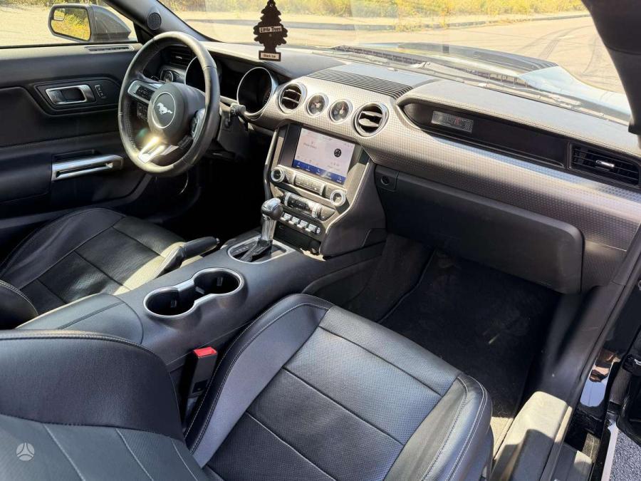 Black Ford Mustang 2020 in Vilnius, with an engine capacity of 2.25 L and mileage of 126 thousand km for 21500 €, photo 21 on AUTOMOTO.COM.LV