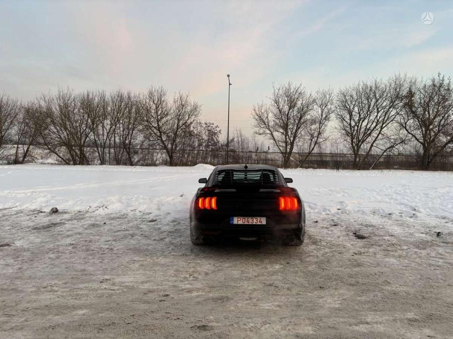 Черный Форд Мустанг 2021 в Каунас, объемом двигателя 4.95 л и пробегом 19 тыс. км за 35000 €, фото 4 на AUTOMOTO.COM.LV