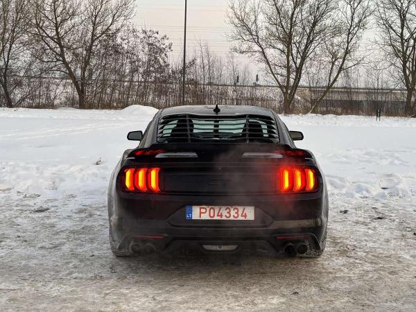Melns Ford Mustang 2021 Kauņa, ar dzinēja tilpumu 4.95 L un nobraukumu 19 tūkst. km par 35000 €, foto 5 vietnē AUTOMOTO.COM.LV