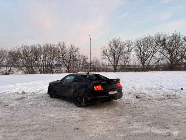 Melns Ford Mustang 2021 Kauņa, ar dzinēja tilpumu 4.95 L un nobraukumu 19 tūkst. km par 35000 €, foto 6 vietnē AUTOMOTO.COM.LV