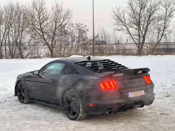 Melns Ford Mustang 2021 Kauņa, ar dzinēja tilpumu 4.95 L un nobraukumu 19 tūkst. km par 35000 €, foto 7 vietnē AUTOMOTO.COM.LV